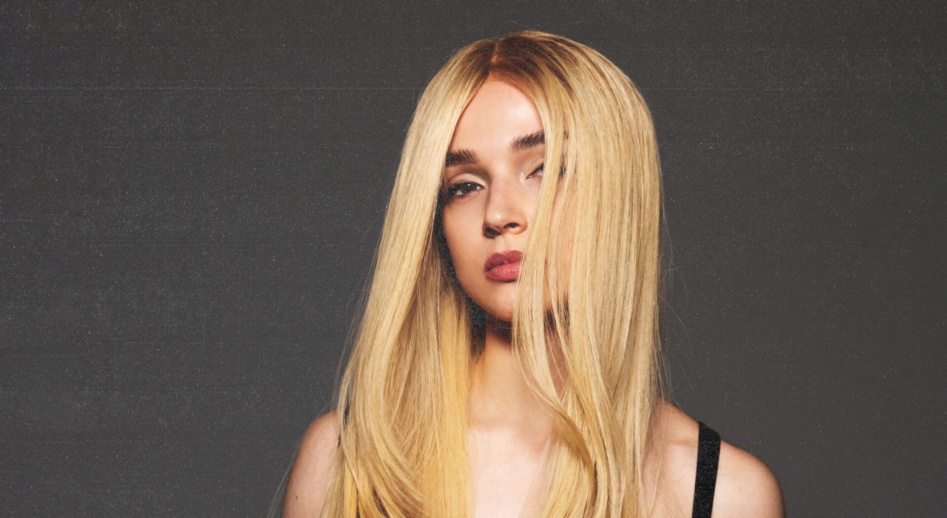 Poppy releases a video for her song Flicker - CtrlAltMusic